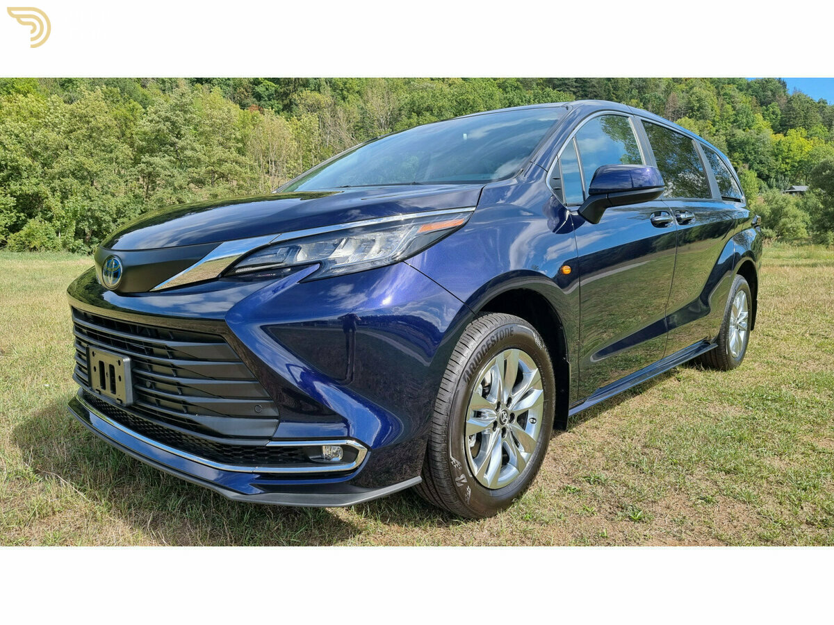 Toyota Van 2022 Blue