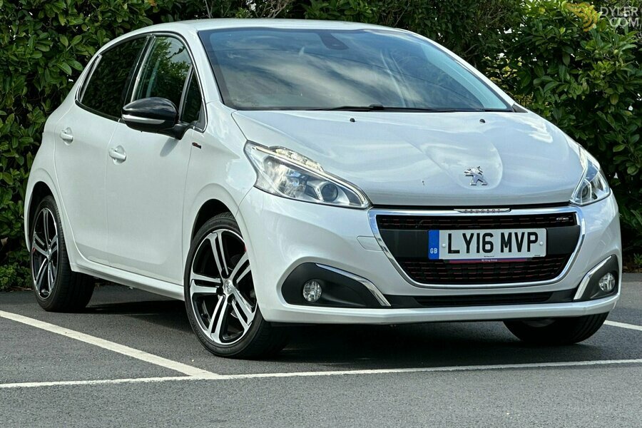 Peugeot 208 White