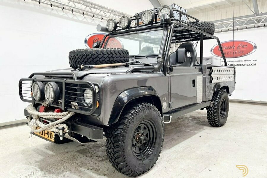 Classic 1983 Land Rover Defender 200 TDI 'Tomb Raider replica' - ONLINE ...