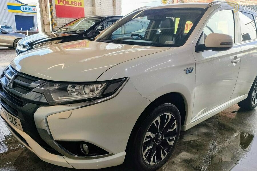2017 Mitsubishi Outlander 2.0h 12kWh Juro SUV 5dr Petrol Plug-in Hybrid ...