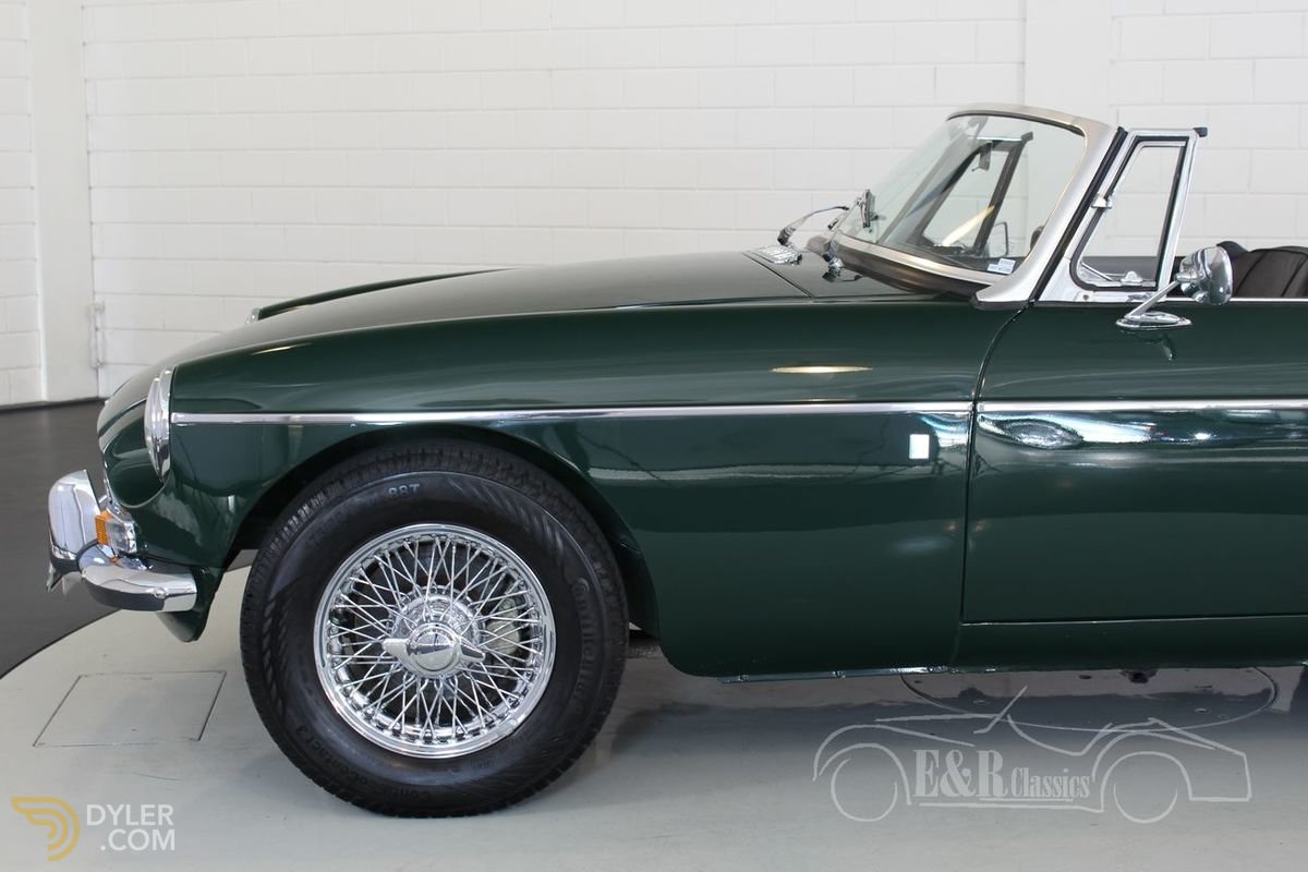 Classic 1971 MG MGB Chrome Wire Wheels for Sale - Dyler