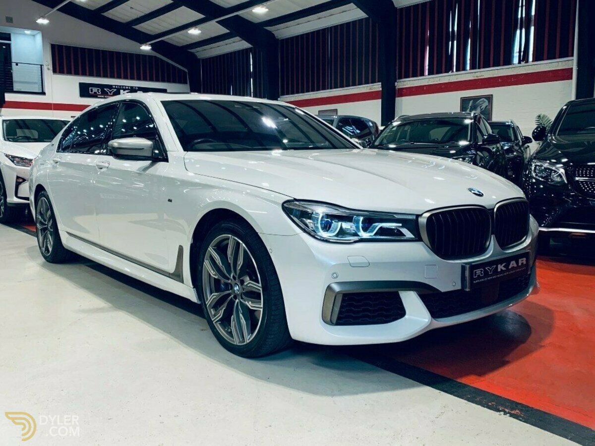 BMW Waves Goodbye To The V-12 With A Final Edition M760Li, 48% OFF